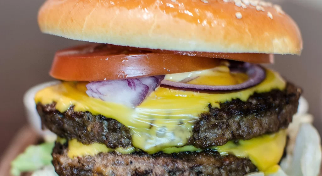 Is Hamburger Bad If It Changes Color? (7 Indicators) - Voyo Eats