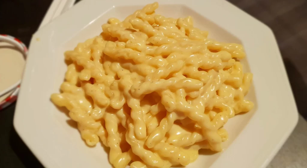 How to Make Mac and Cheese with American Cheese Slices - Voyo Eats